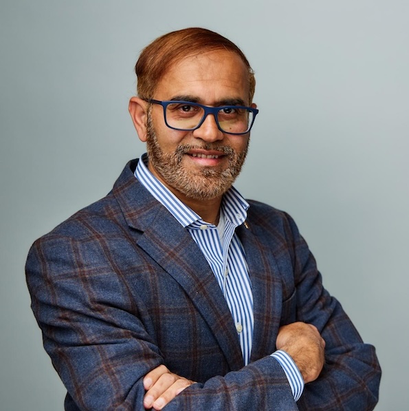 Artículos de Muhammad Abid, Director Sr.